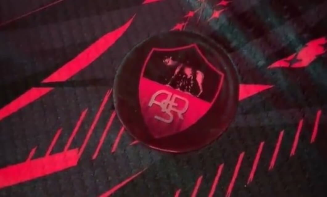 Terceiro equipamento da AS Roma tem uma nuance holográfica que tens de ...