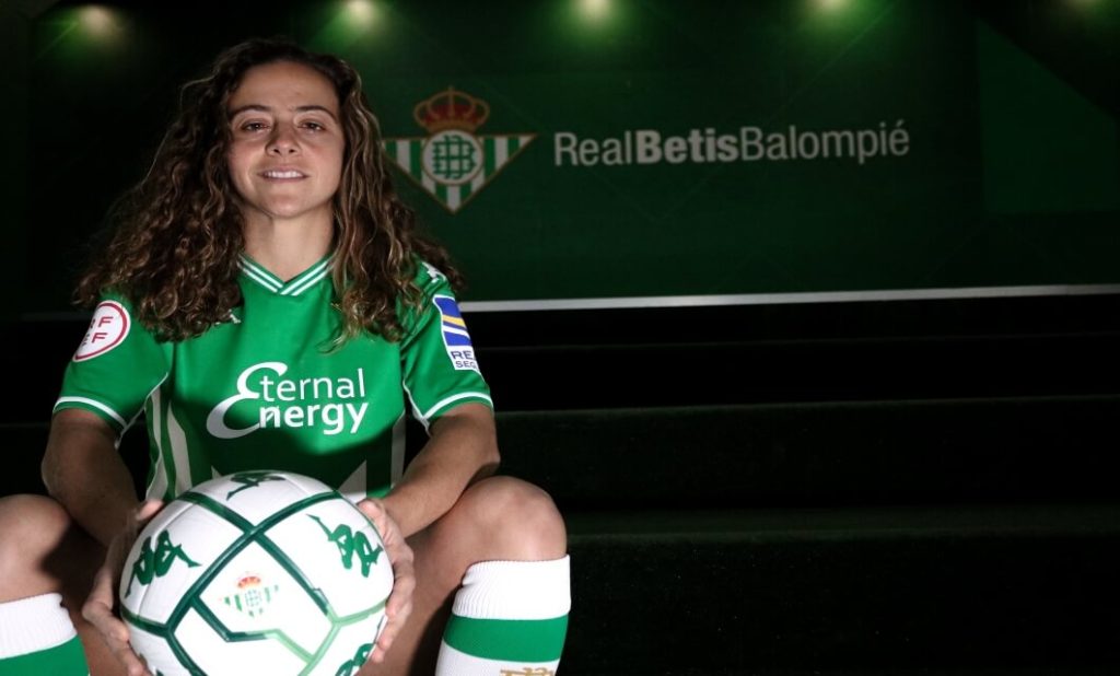 «É importante não estar sempre a querer igualar o Futebol masculino e ...