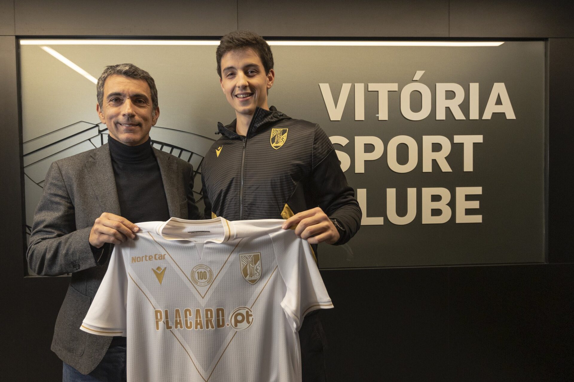 Vitória SC oficializa contratação de jovem proveniente do CD Feirense
