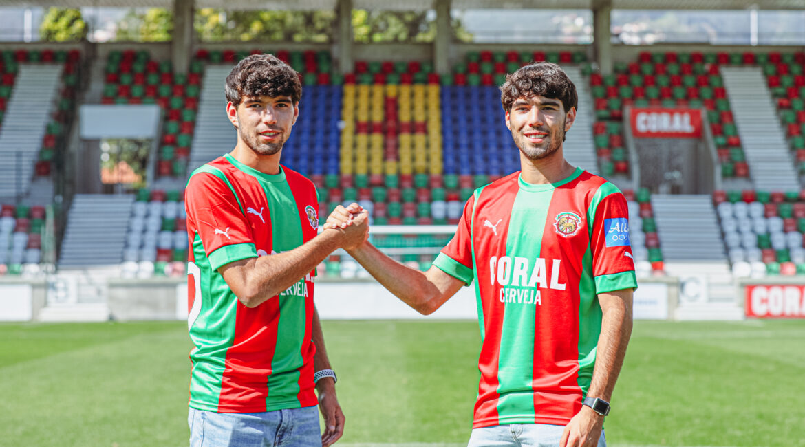 Irmãos gémeos filhos de Danny renovam contrato com o CS Marítimo