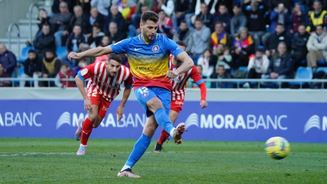 Carlos Carvalhal interessado em ponta de lança do clube de Piqué