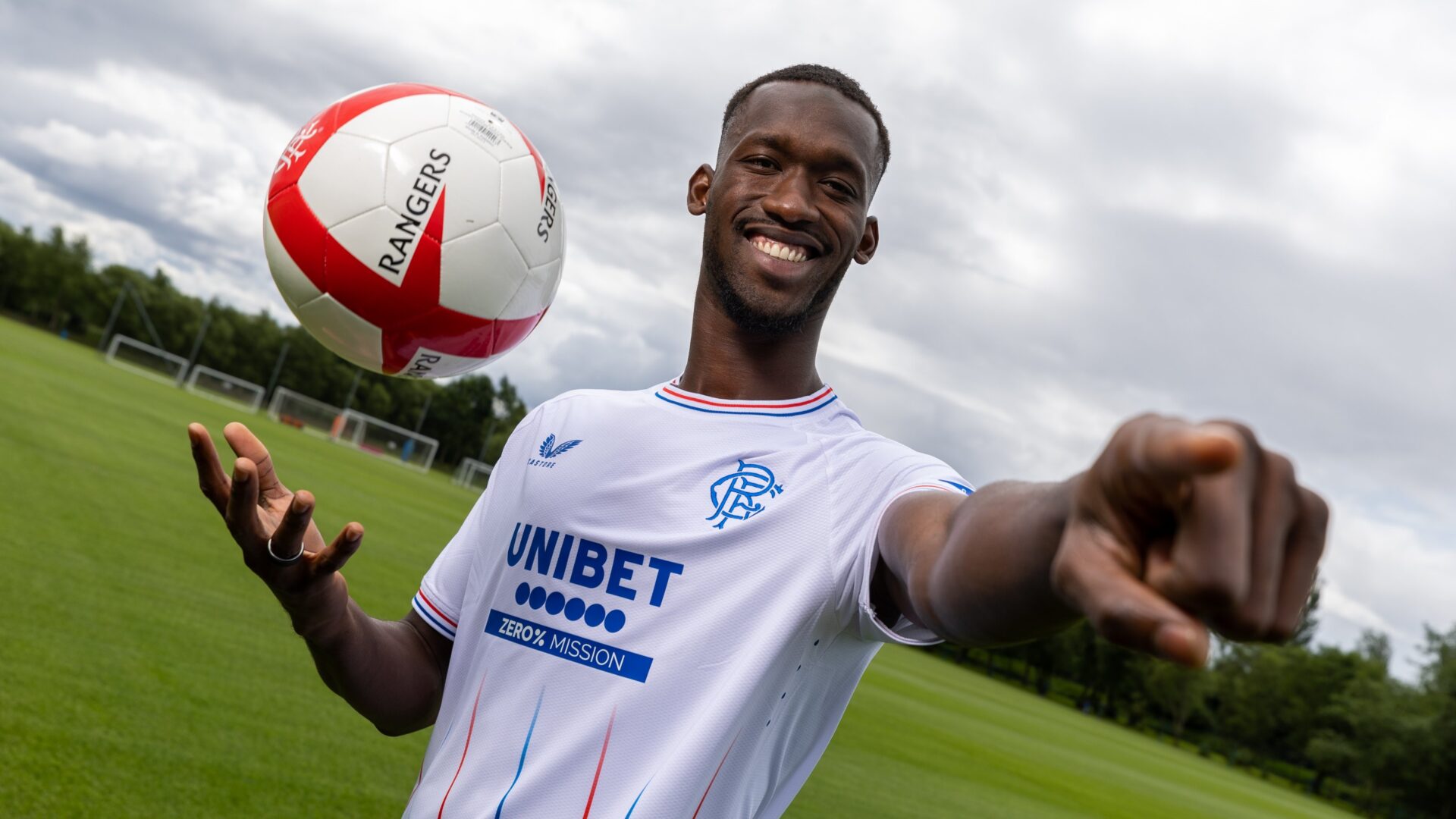 Abdallah Sima emprestado pelo Brighton ao Rangers