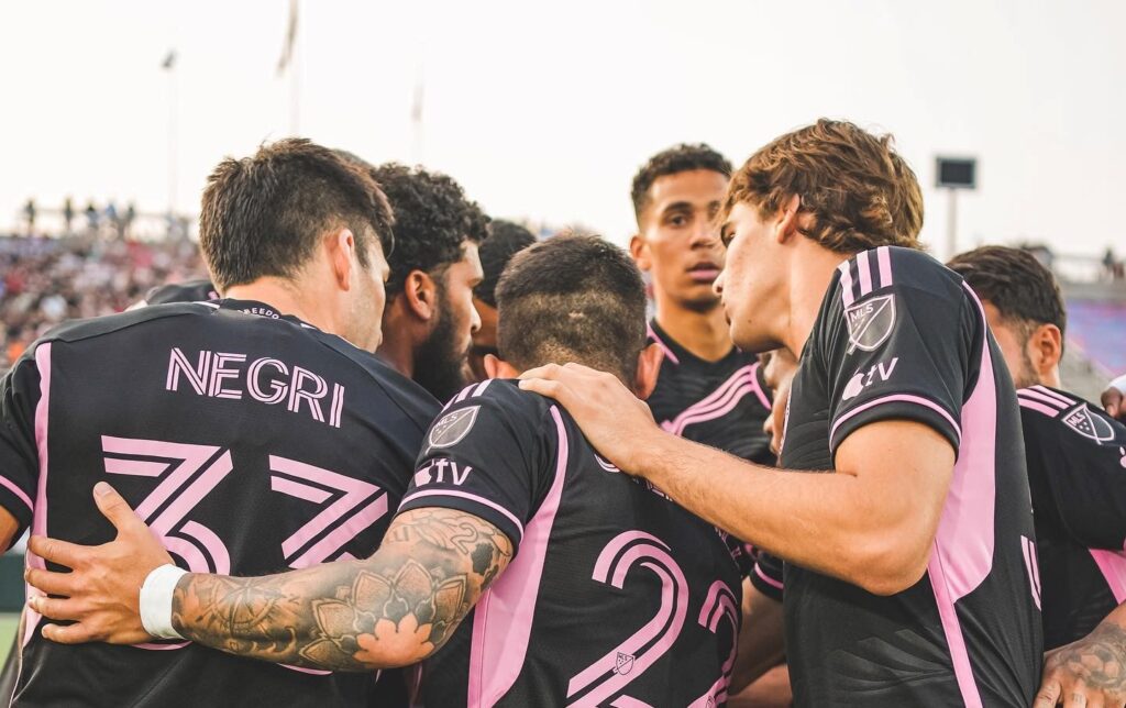 Inter Miami quer juntar Sergio Ramos e Iniesta a Leo Messi e Sergio ...