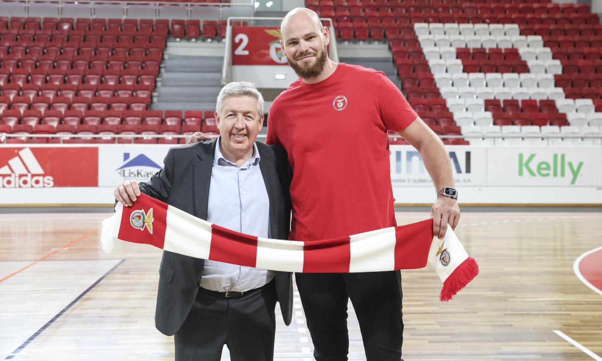 SL Benfica oficializa Mike Jensen como reforço