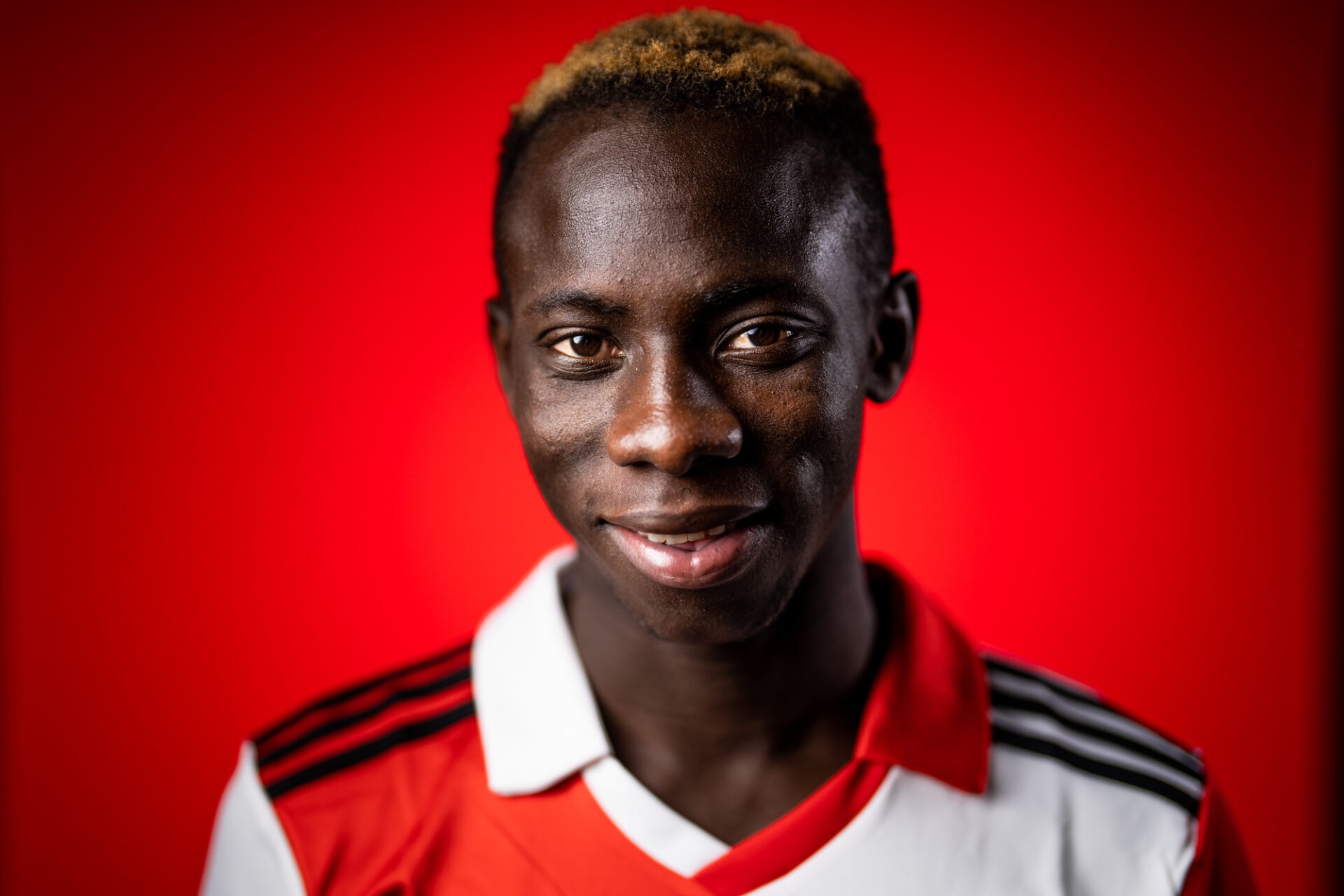 Feyenoord oficializa contratação de Yankuba Minteh