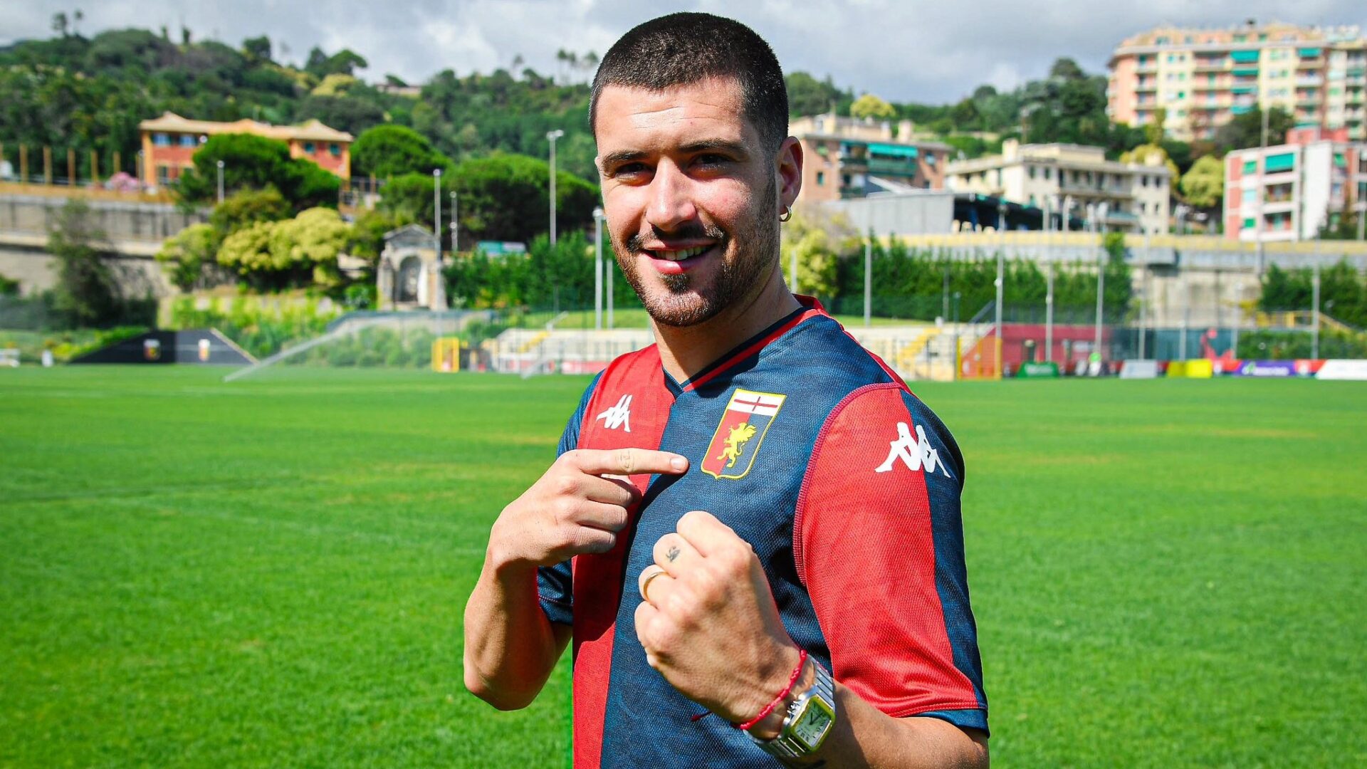 Aarón Martín oficializado como reforço do Genoa