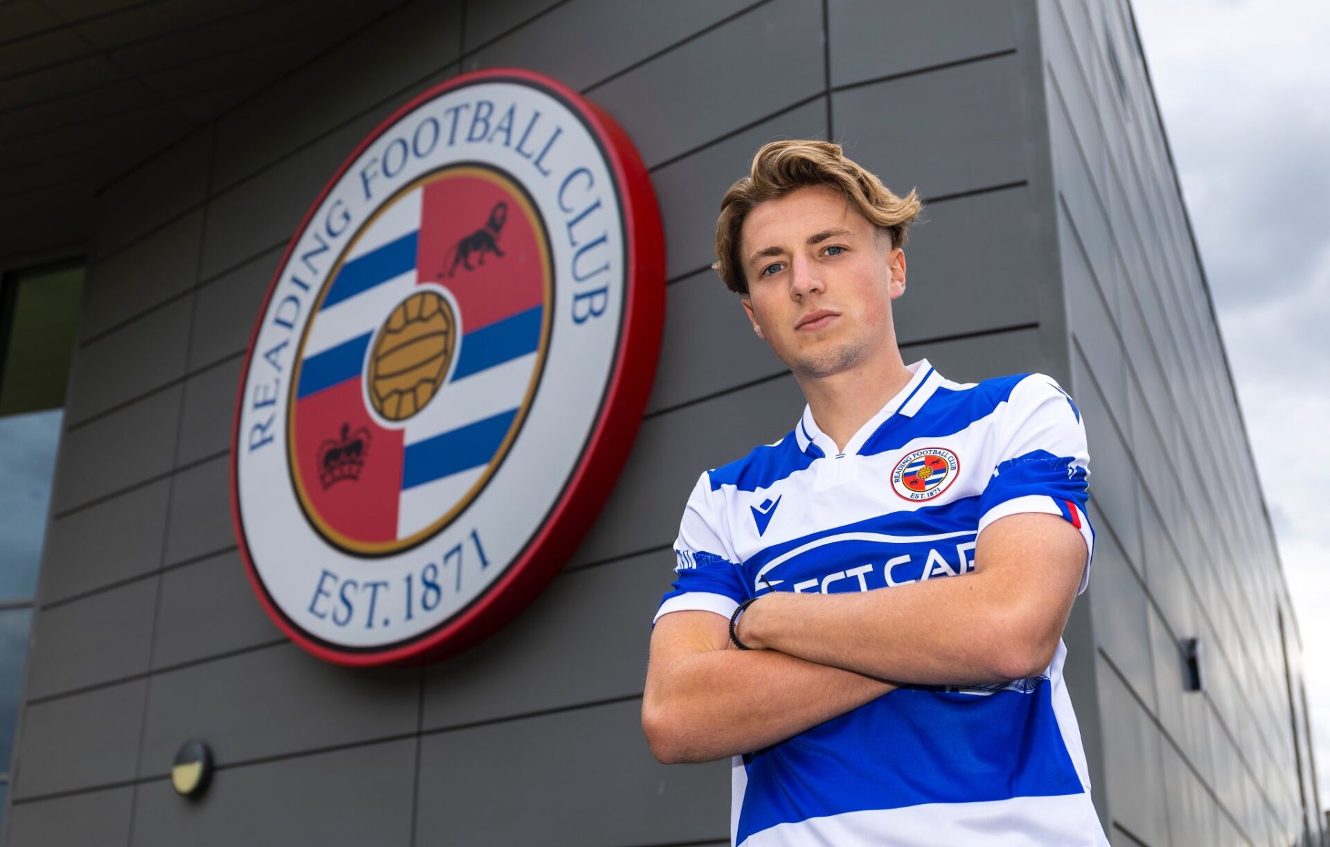 Charlie Savage deixa Manchester United e assina pelo Reading