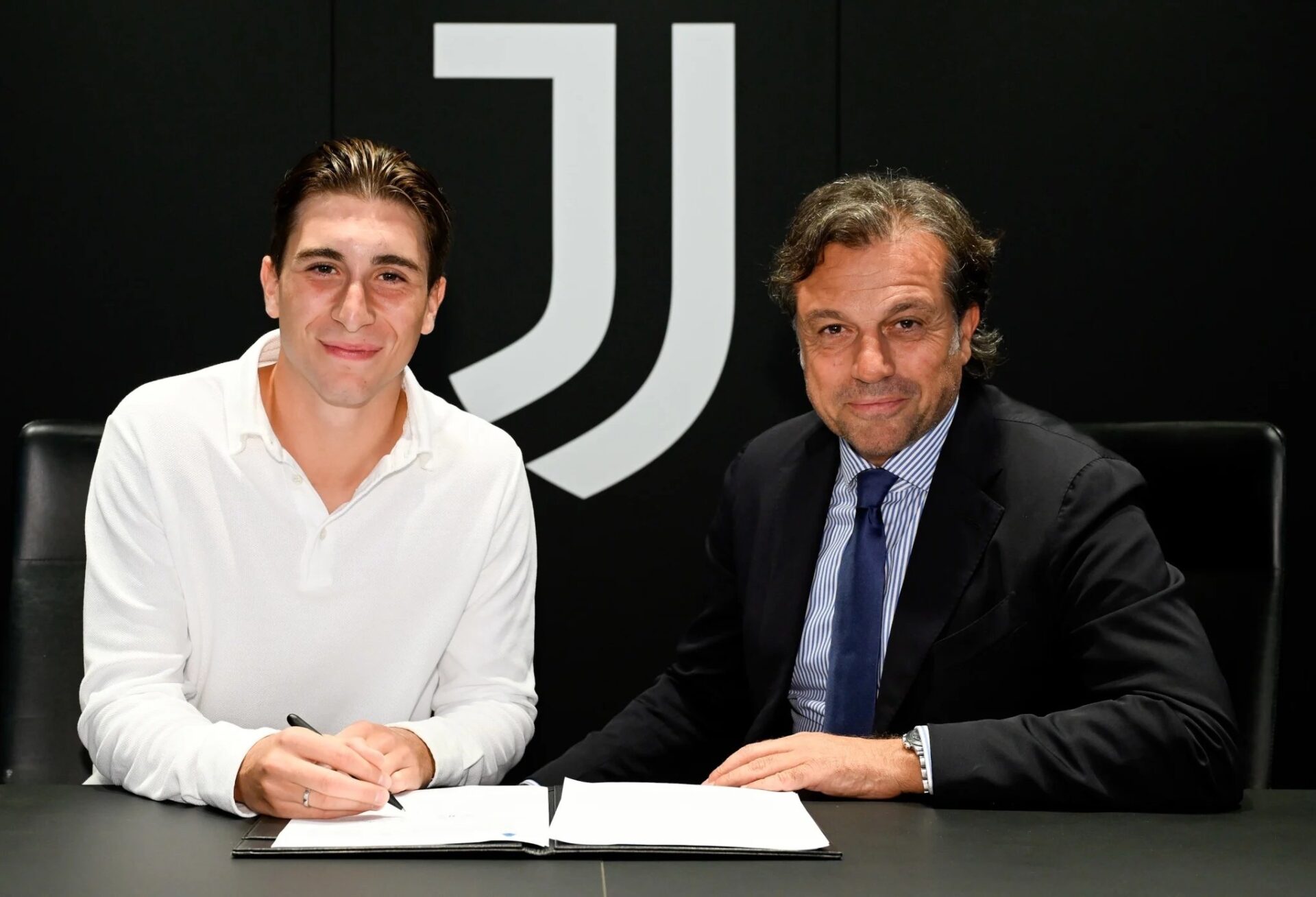 Fabio Miretti renova contrato com a Juventus até 2027