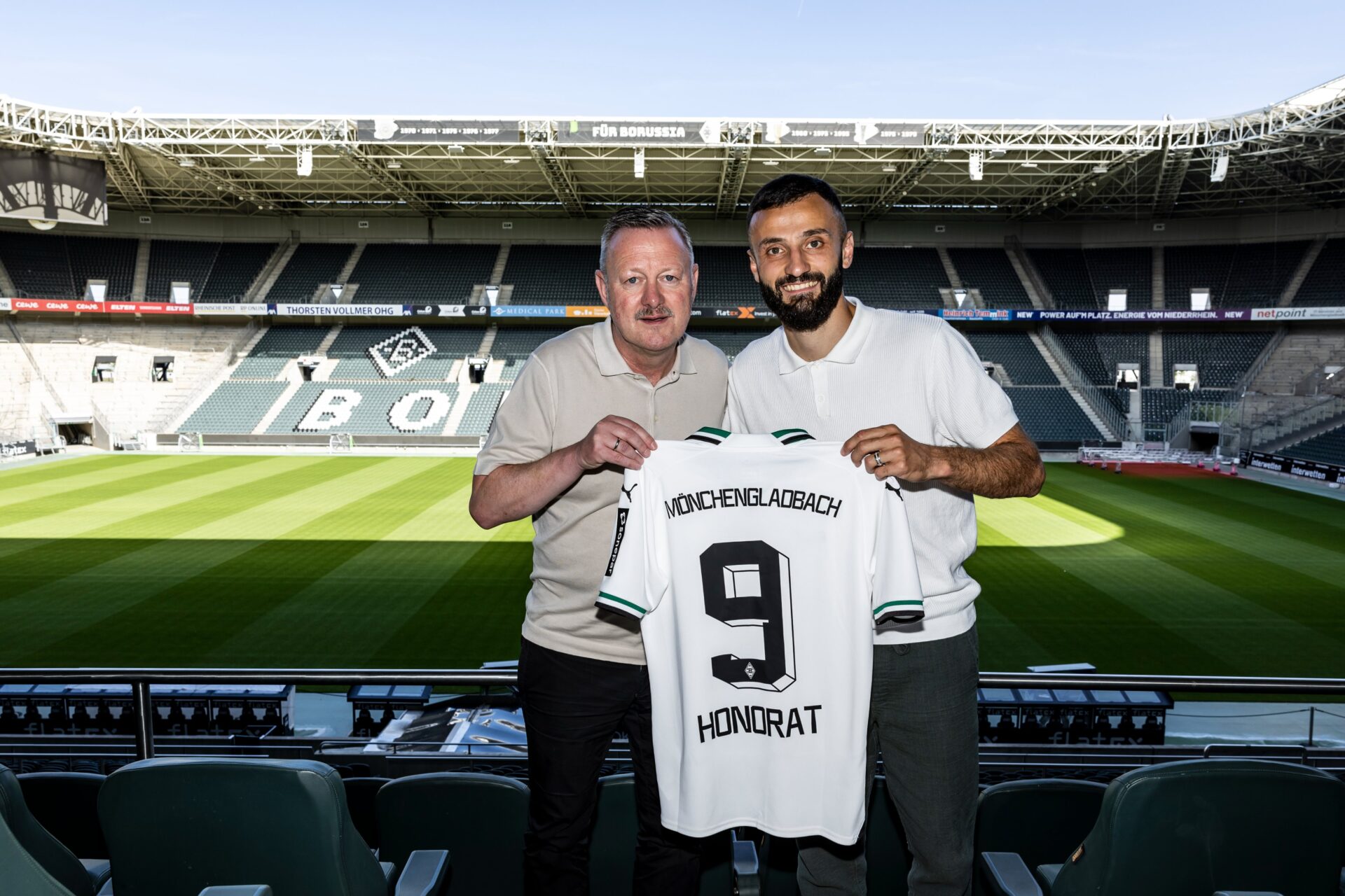 Franck Honorat oficializado como o novo camisola 9 do Borussia ...
