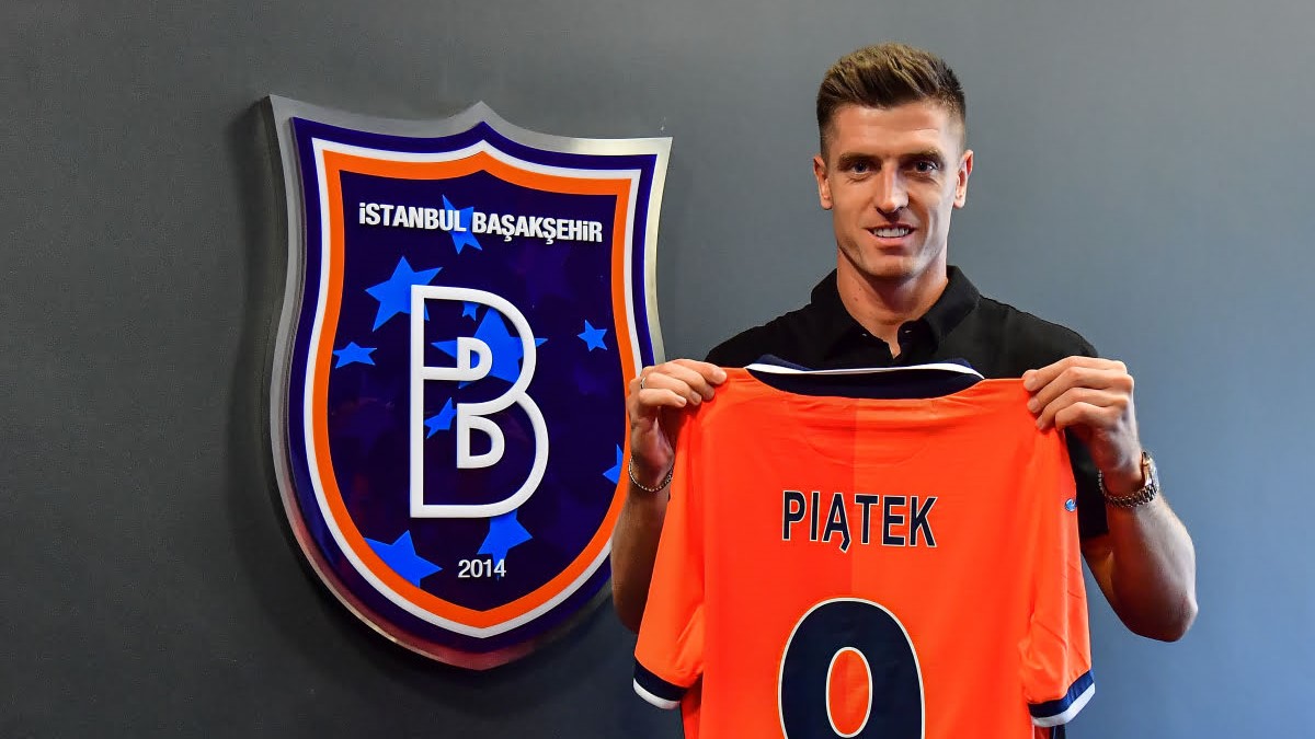 Krzysztof Piatek apresentado no Istanbul Basaksehir