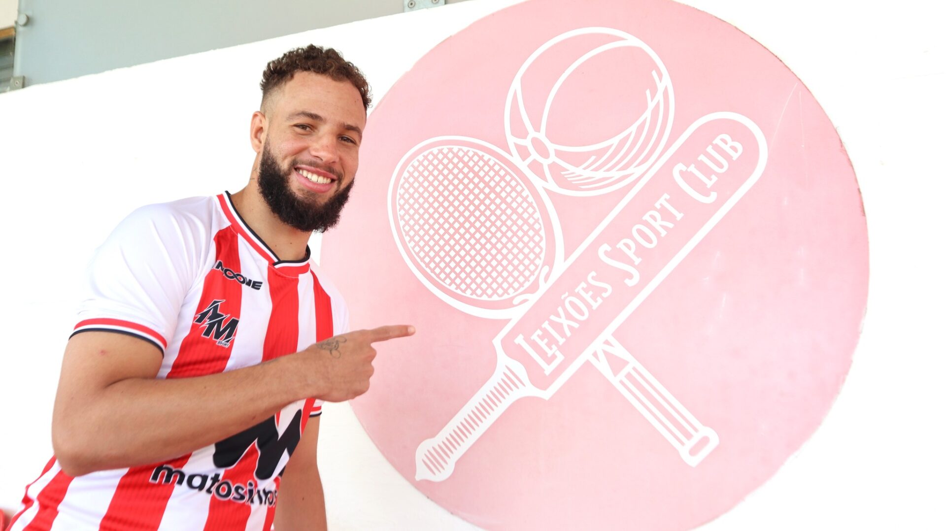 Leixões oficializa mais dois reforços