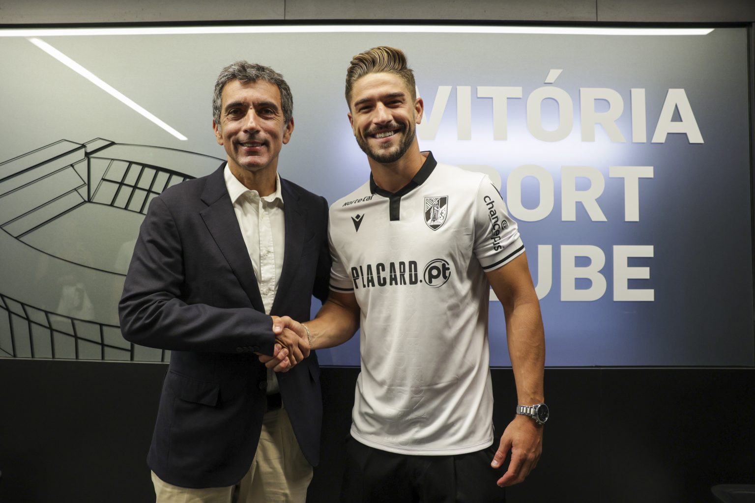 Vitória SC oficializa contratação de Tomás Ribeiro até 2027