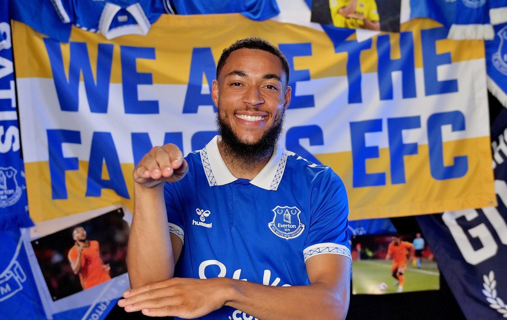 Arnaut Danjuma é reforço do Everton e já tem número atribuído