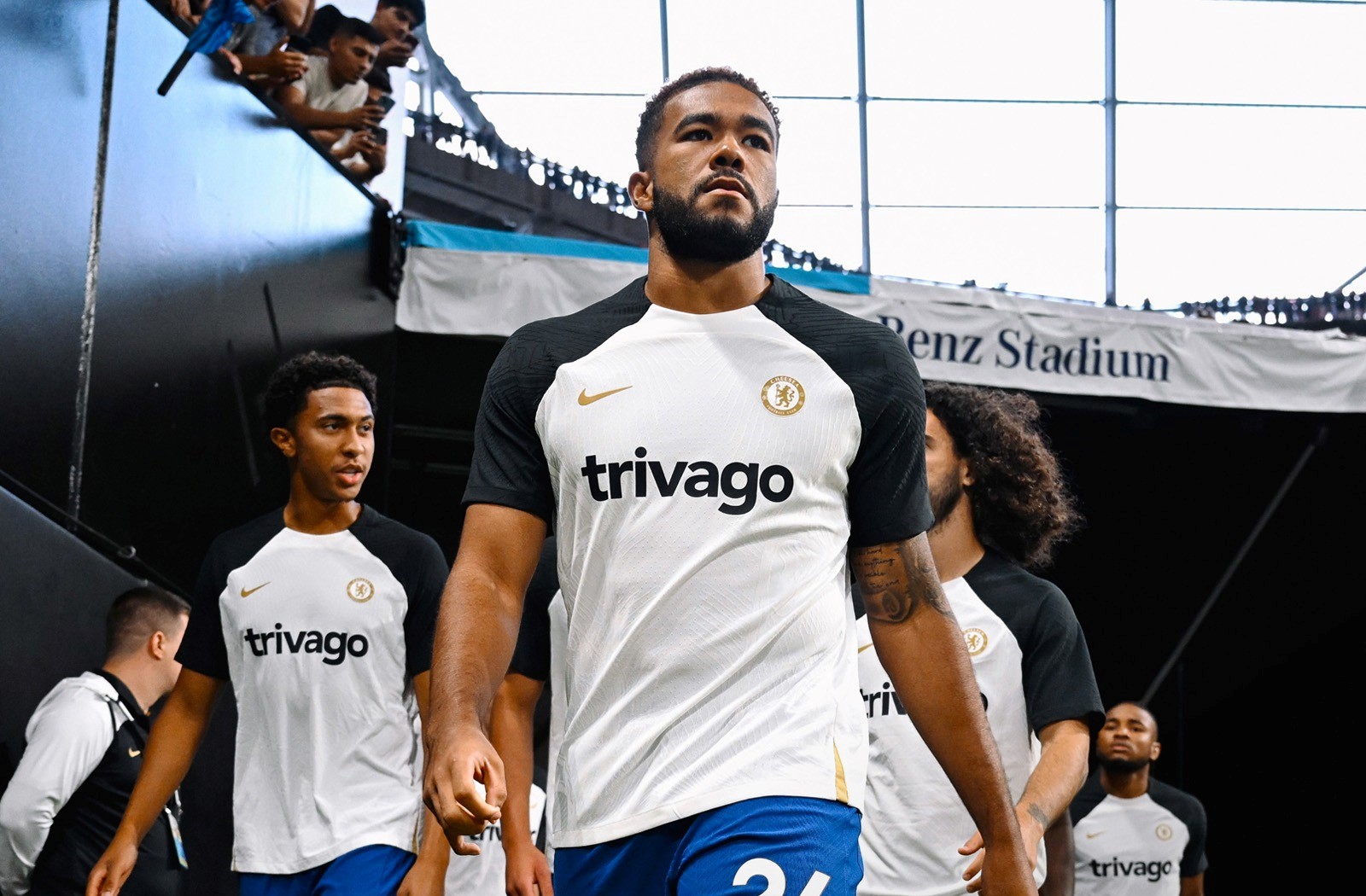 Avançado francês quer rumar ao Chelsea, mas tem mais três pretendentes