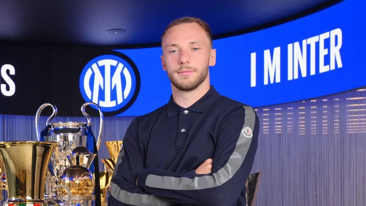 Carlos Augusto oficializado no Inter de Milão