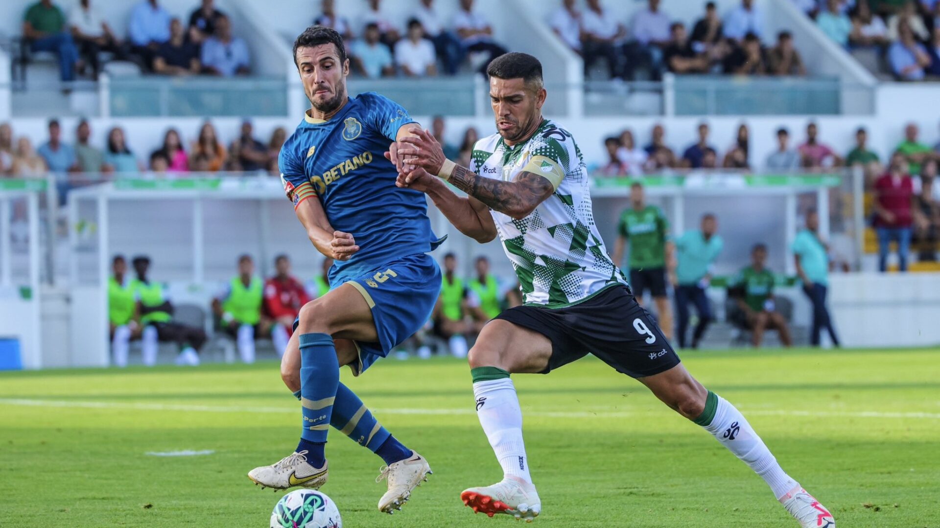 FC Porto sofre, mas vence Moreirense por 2-1