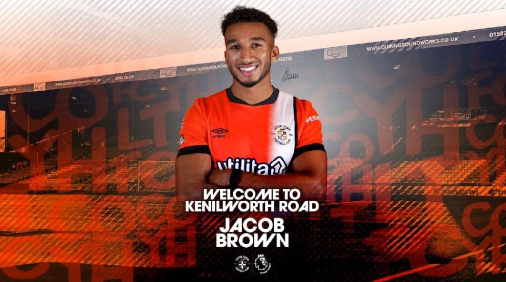 Jacob Brown ruma ao Luton Town