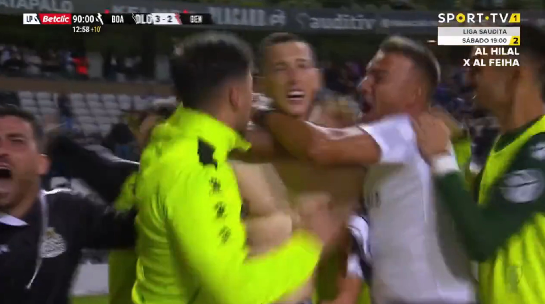 Róbert Bozeník consuma surpresa do Boavista e marca golo da vitória sobre o Benfica