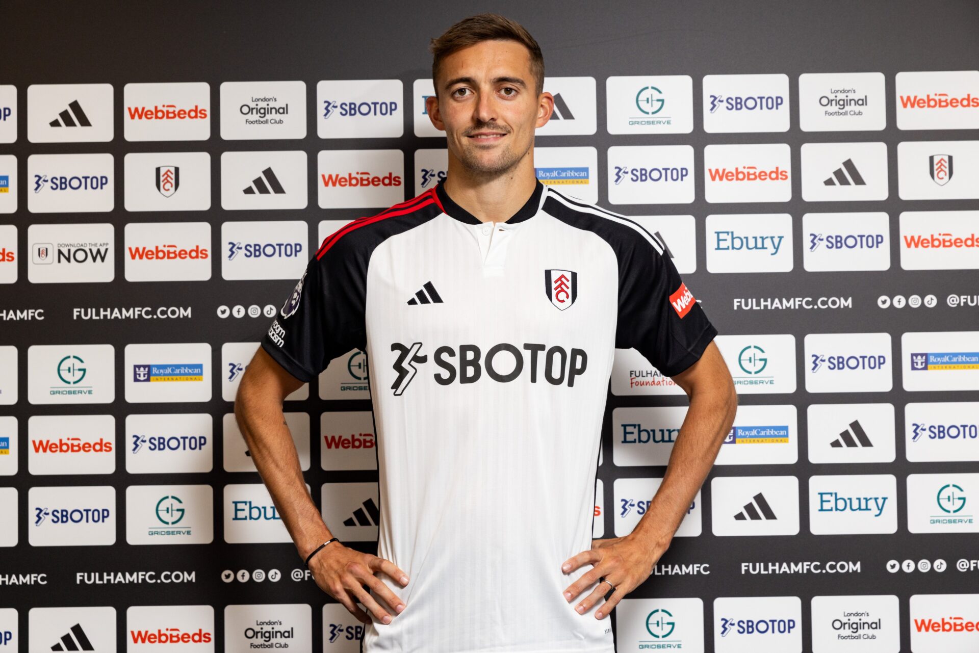 Fulham oficializa contratação de Timothy Castagne