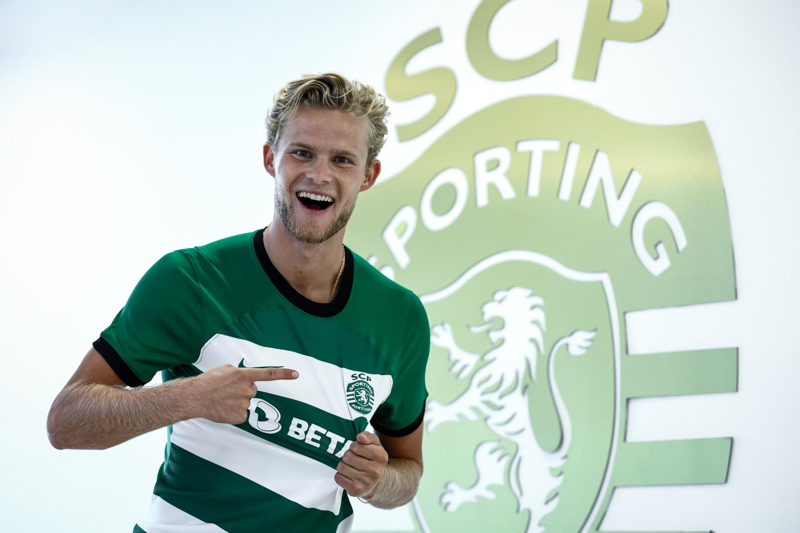 Sporting oficializa Morten Hjulmand