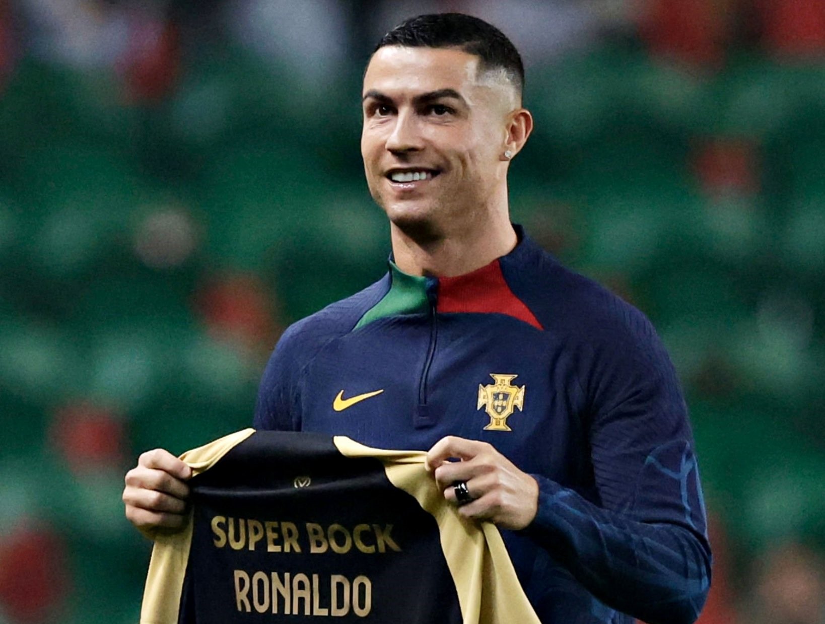 Cristiano Ronaldo homenageado pelo Sporting CP antes do Portugal x Islândia