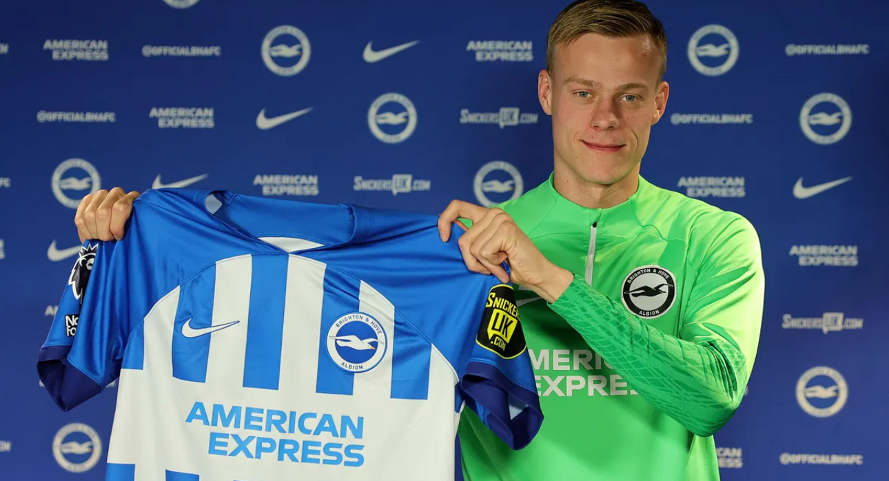 Brighton renova contrato de Jan Paul van Hecke