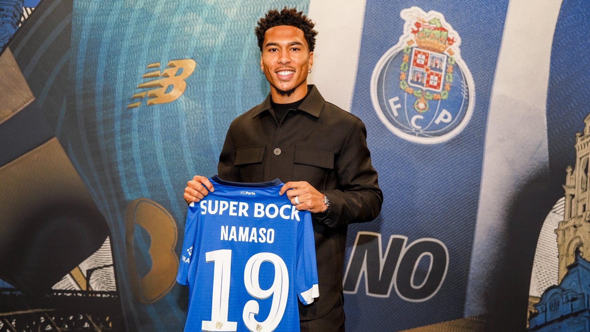 Danny Namaso prolonga contrato com o FC Porto até 2028