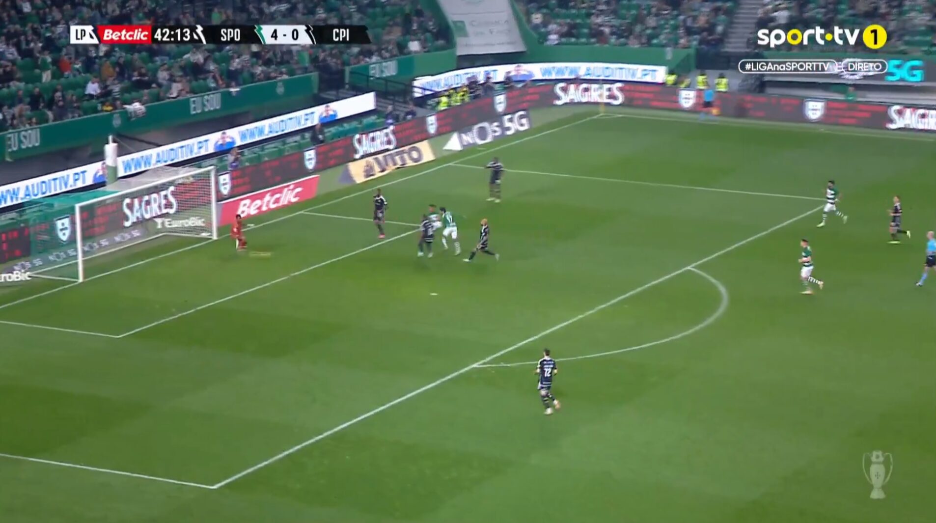 Francisco Trincão marca pelo Sporting que vence Casa Pia por 5-0 ao intervalo