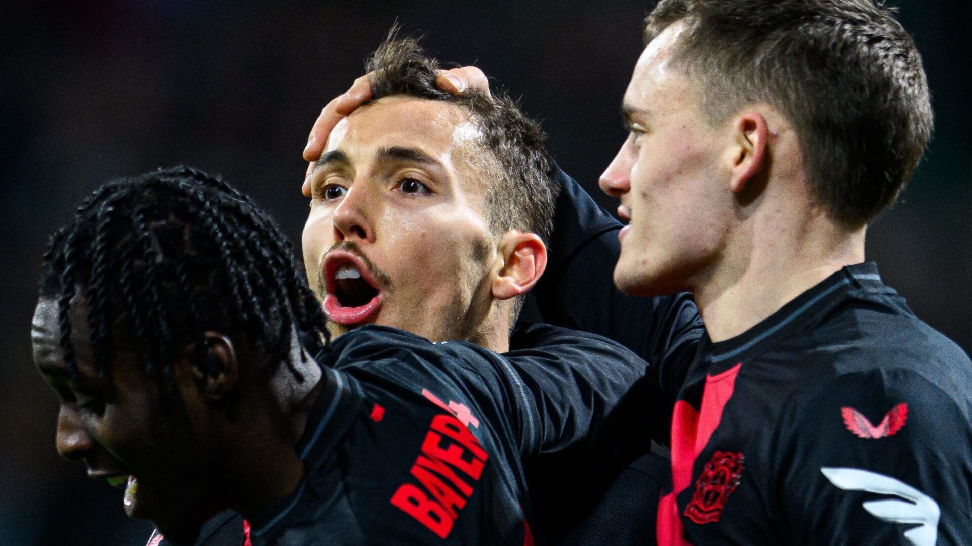 Alejandro Grimaldo entre os nomeados para jogador do mês da Bundesliga