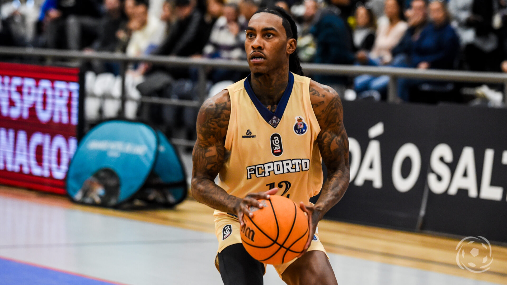 Tanner Omlid deu asas ao dragão e FC Porto está nos quartos-de-final da ...