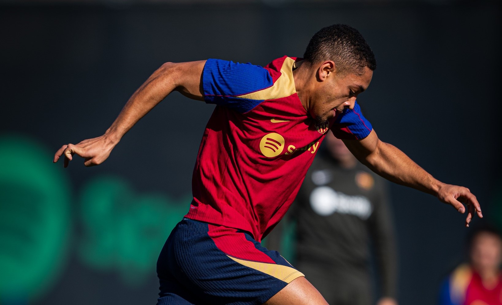 Barcelona define preço de Vitor Roque