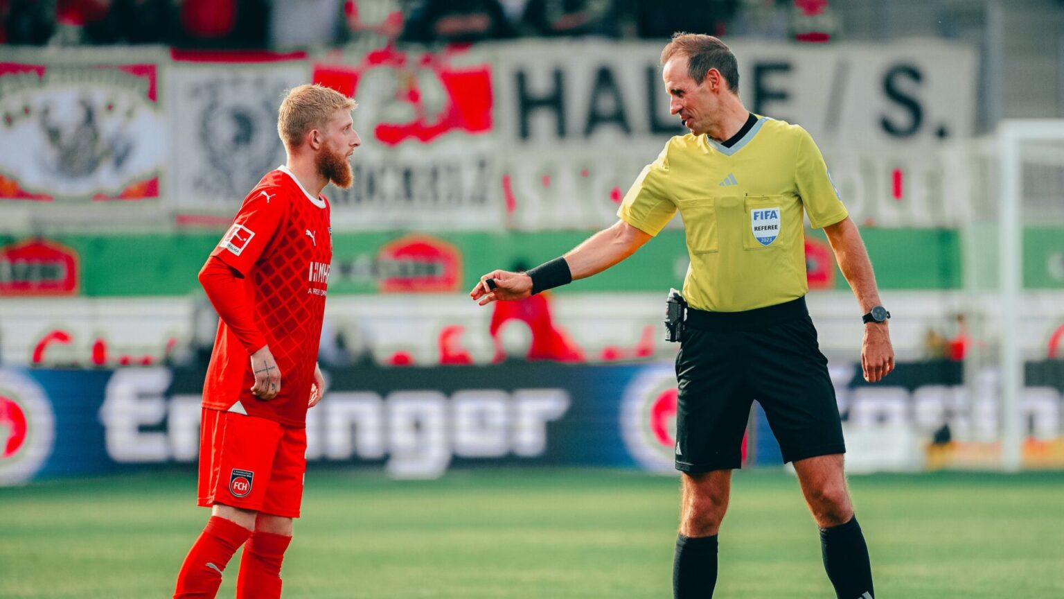 Jan-Niklas Beste vai ser o novo ala esquerdo do Benfica