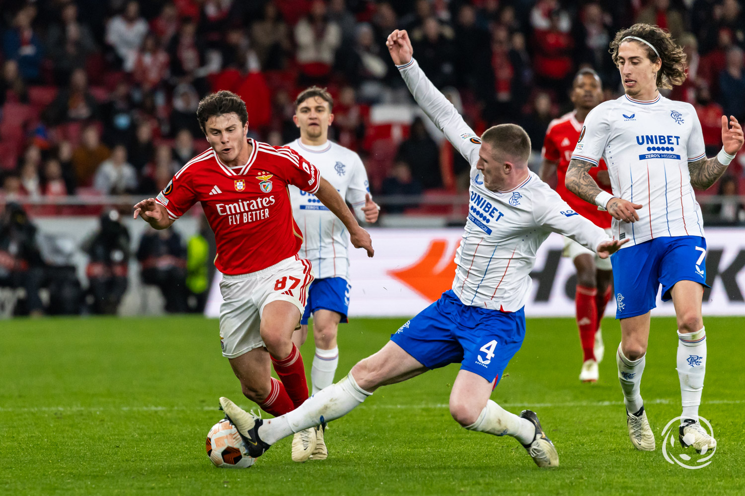 Benfica envia comunicado à CMVM sobre a transferência de João Neves