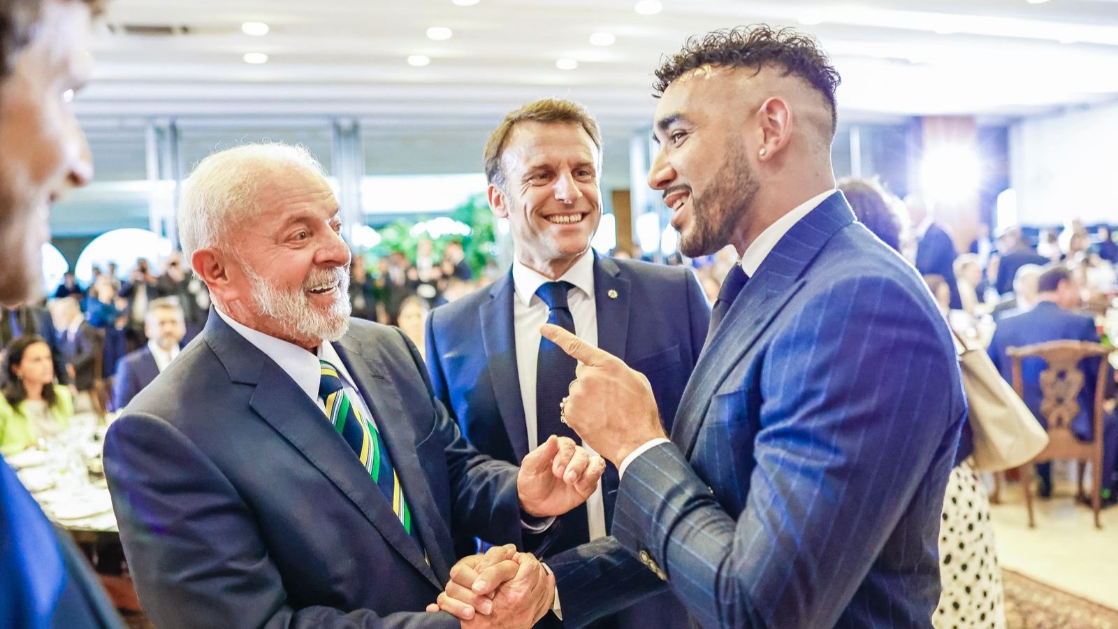 Emmanuel Macron pisca o olho a Dimitri Payet: «O Marselha sente a tua falta»