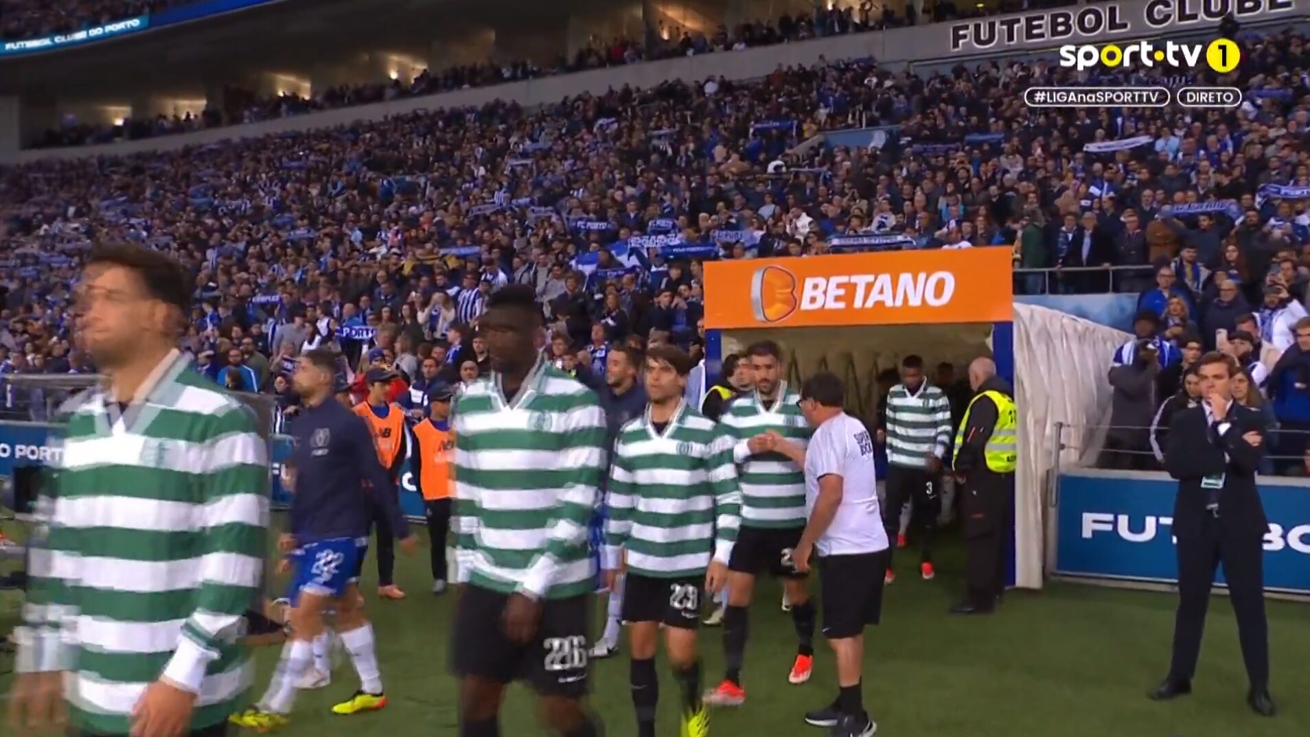 A homenagem do Sporting a Manuel Fernandes antes do Clássico diante do ...