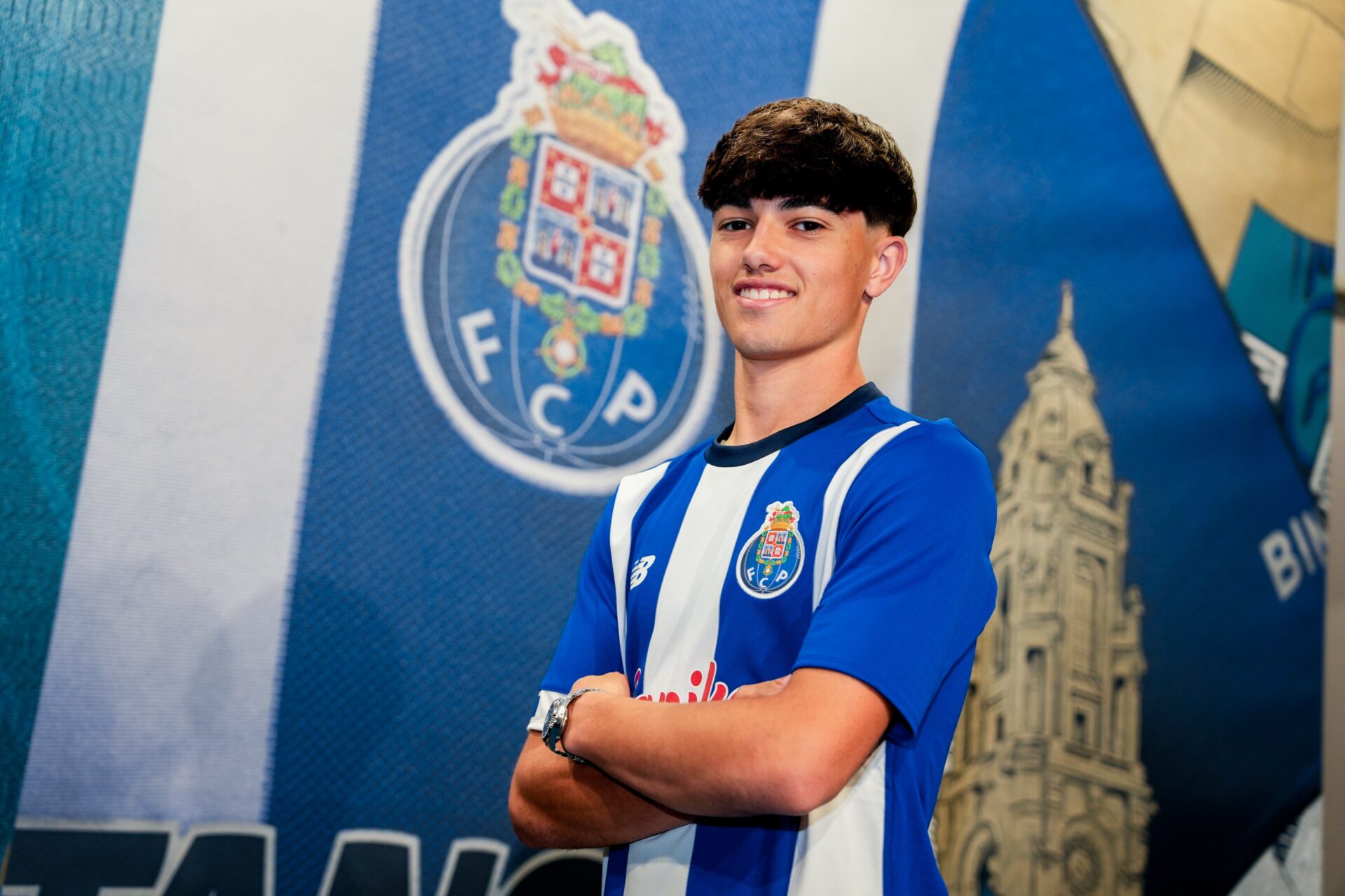 Tiago Andrade renova com o FC Porto e vai integrar a equipa B dos dragões