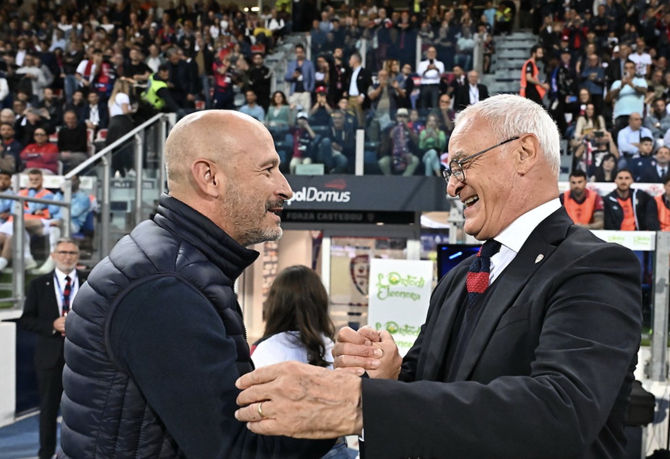 Cagliari perde com Fiorentina na despedida de Claudio Ranieri
