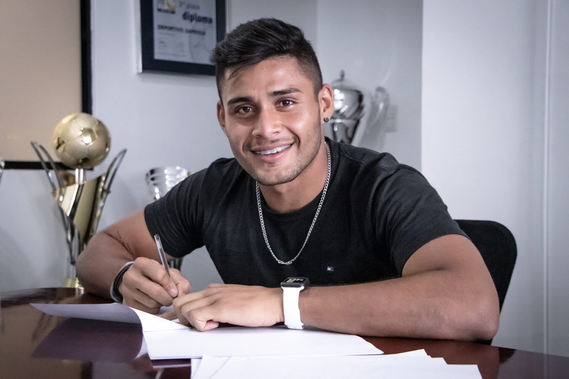 Exclusivo: Estoril perto de fechar empréstimo de Kevin Chamorro, guarda ...