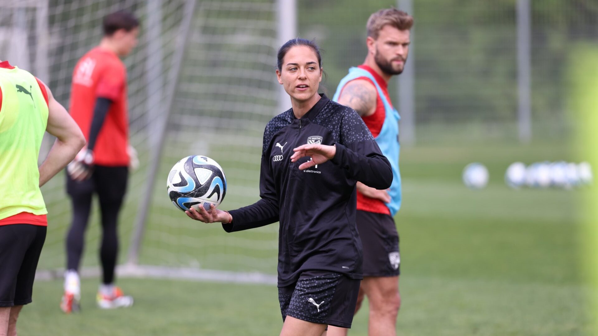 Sabrina Wittmann faz história e é a primeira treinadora principal na ...