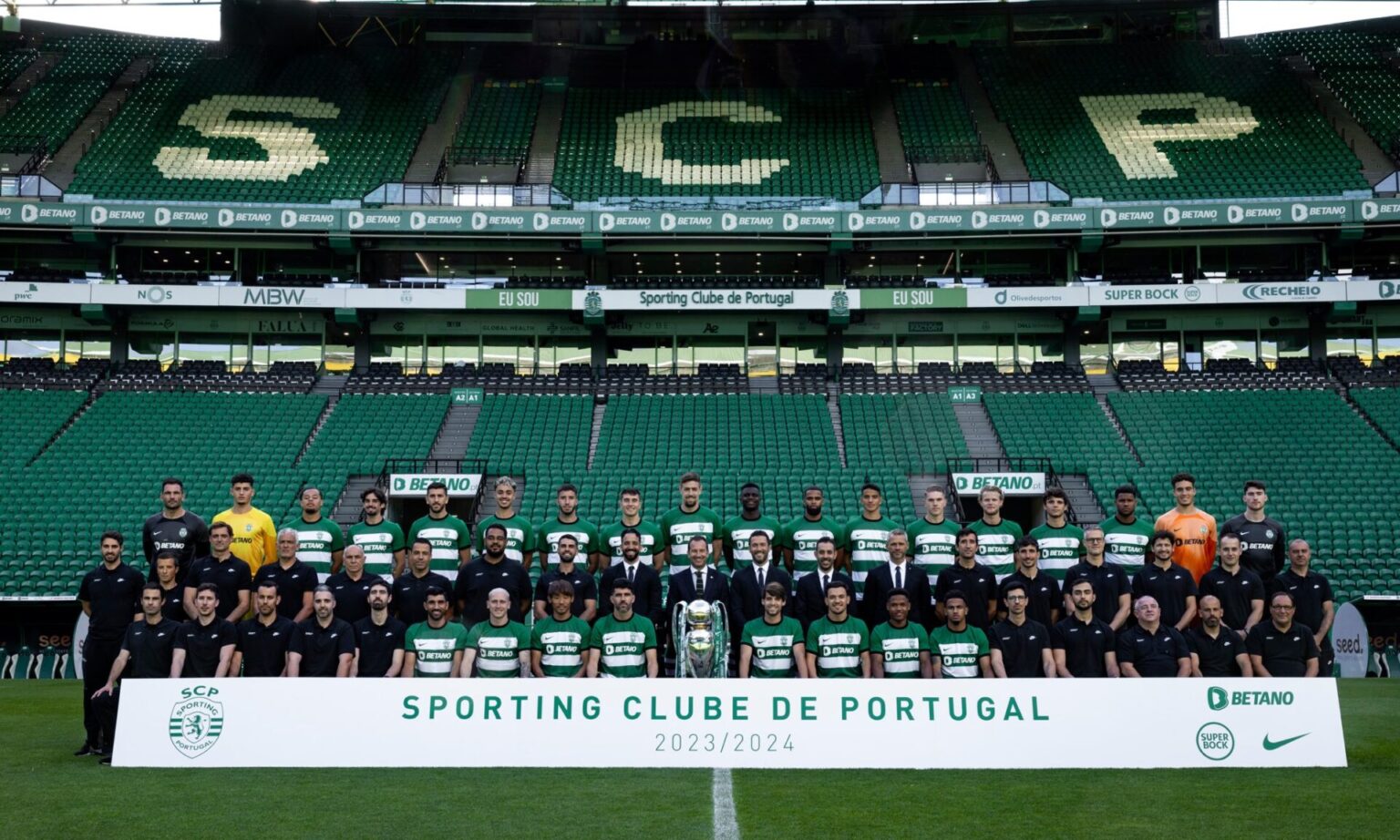 Sporting divulga fotografia com todo o plantel campeão em 2023/24