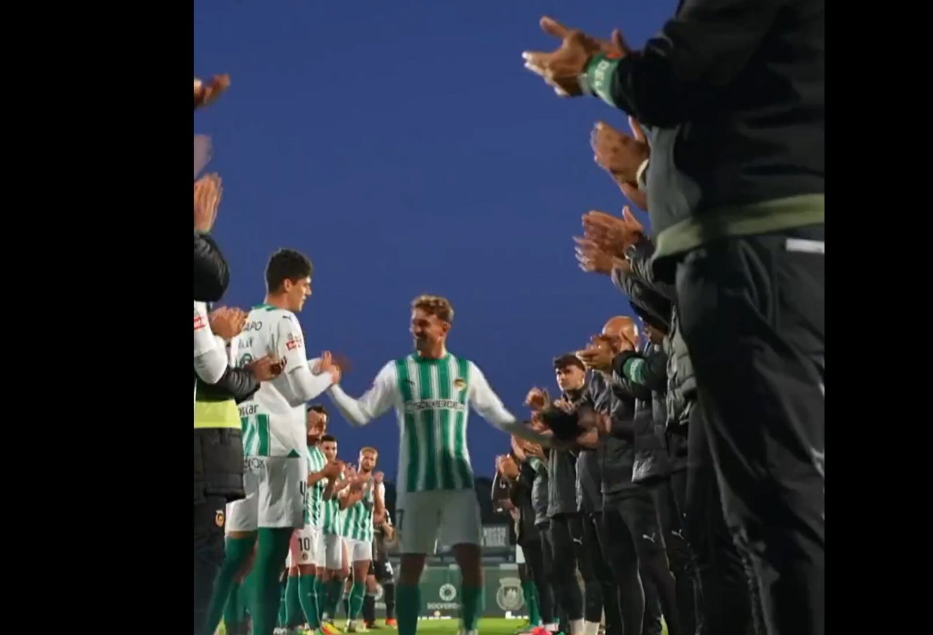 A despedida de Ukra aos 17 minutos no Rio Ave x Benfica | Guarda de ...