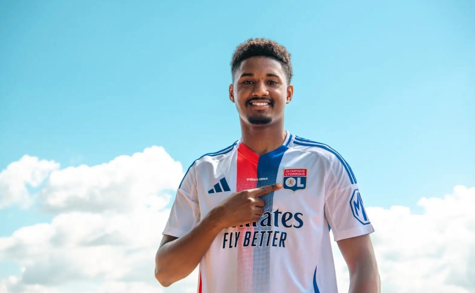 Abner Vinícius troca o Bétis pelo Lyon por oito milhões de euros