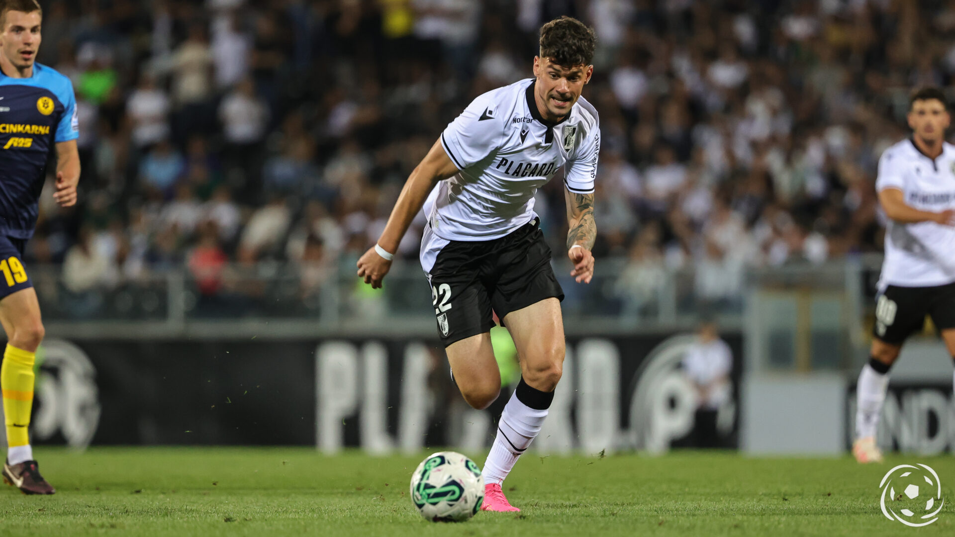 Adrián Butzke é reforço do Nacional da Madeira