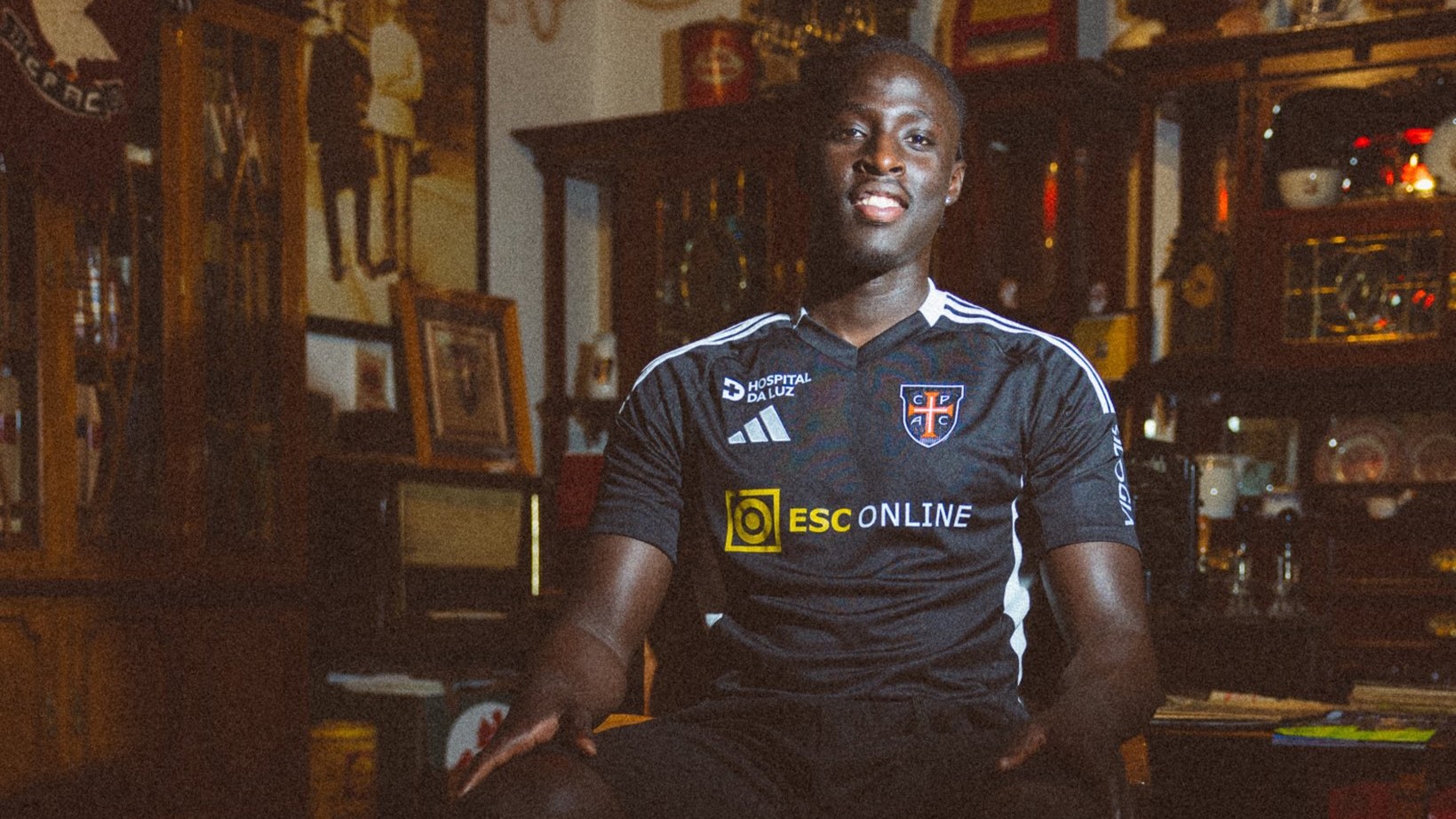 Clau Mendes apresentado como reforço do Casa Pia