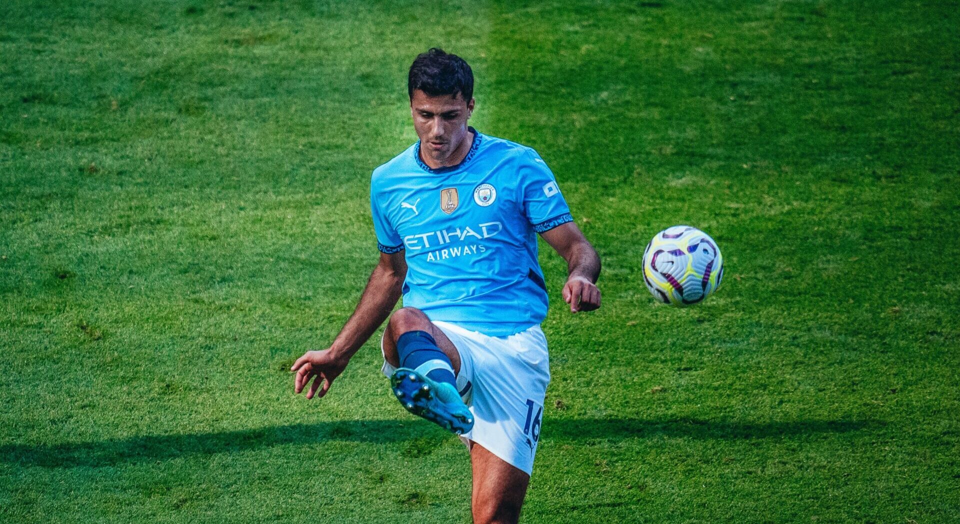 Manchester City pensa em revelação da Serie A para render o lesionado Rodri