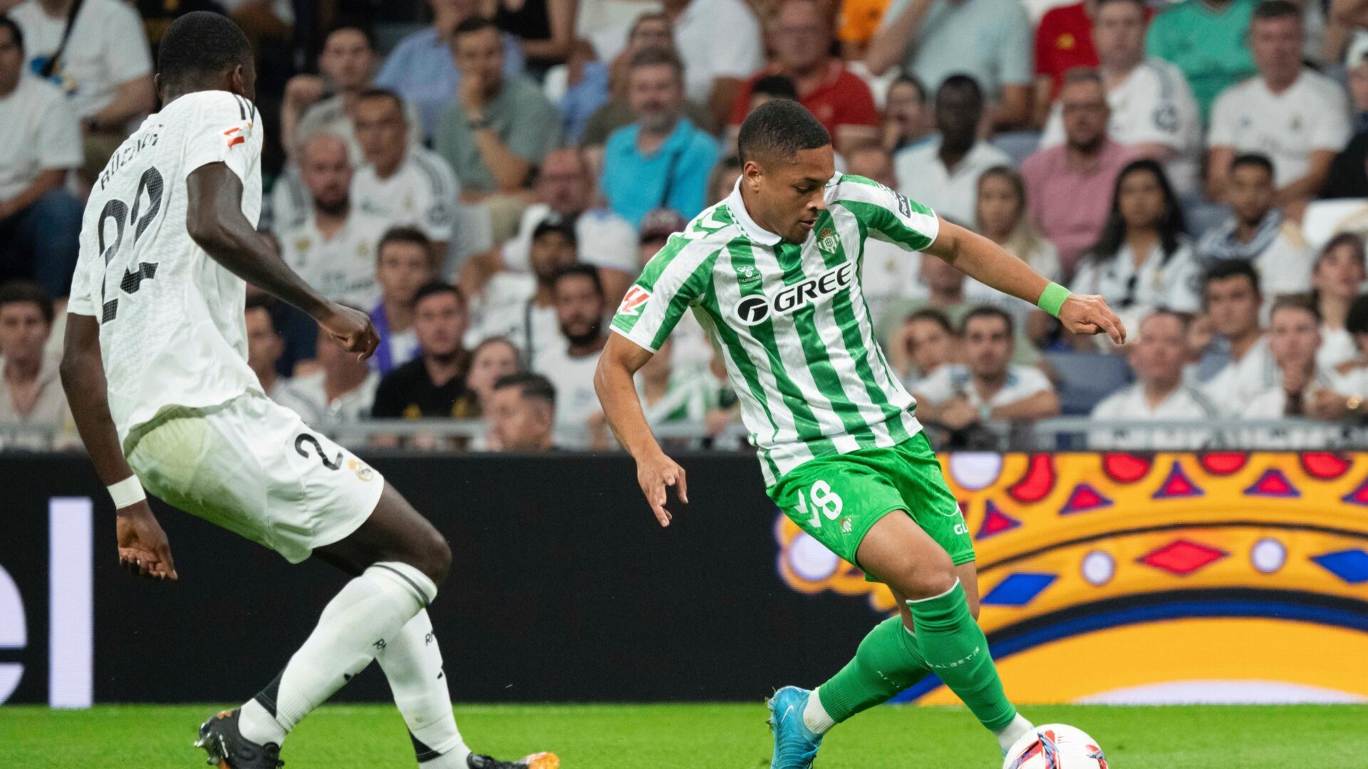 Vitor Roque aborda passagem pelo Barcelona: «Pensei que seria diferente»