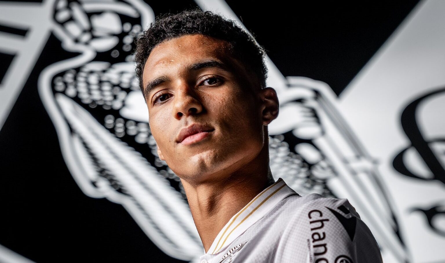 Alberto Baio renova com o Vitória SC até 2028