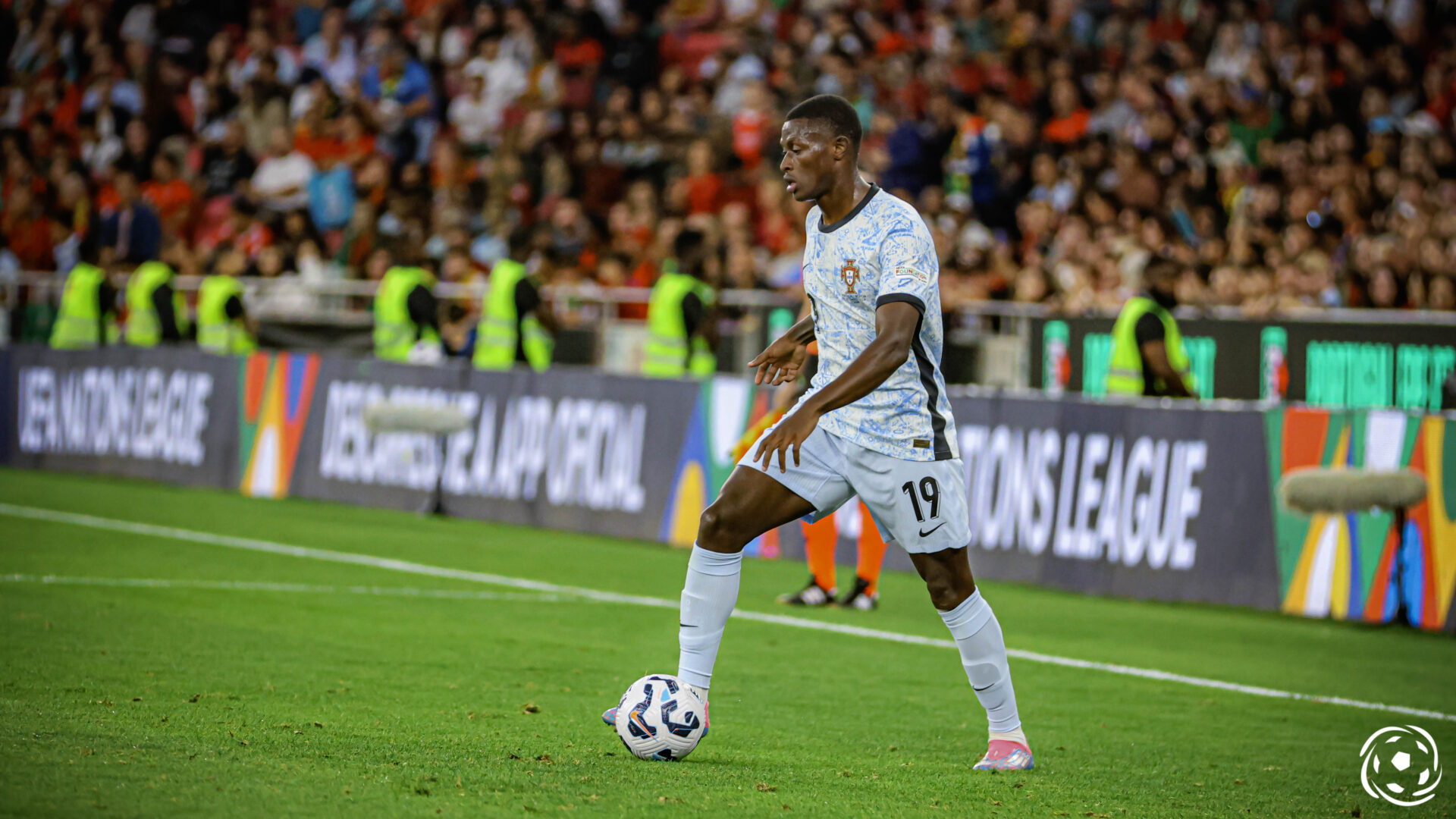 Ruben Amorim quer reunir-se com Nuno Mendes no Manchester United