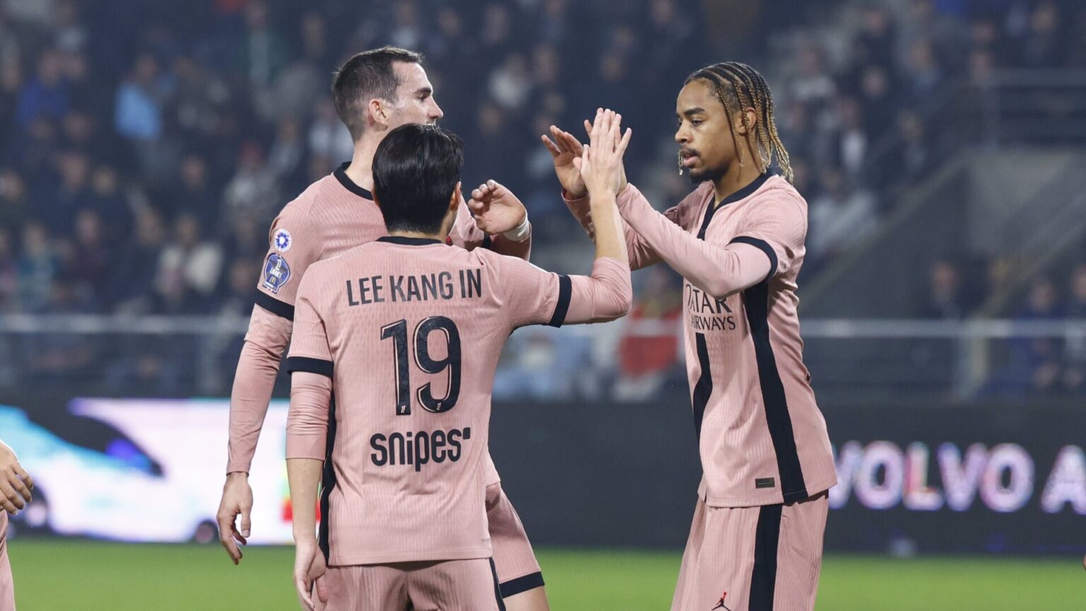 PSG prepara oferta de 200 milhões de euros por um dos craques da ...