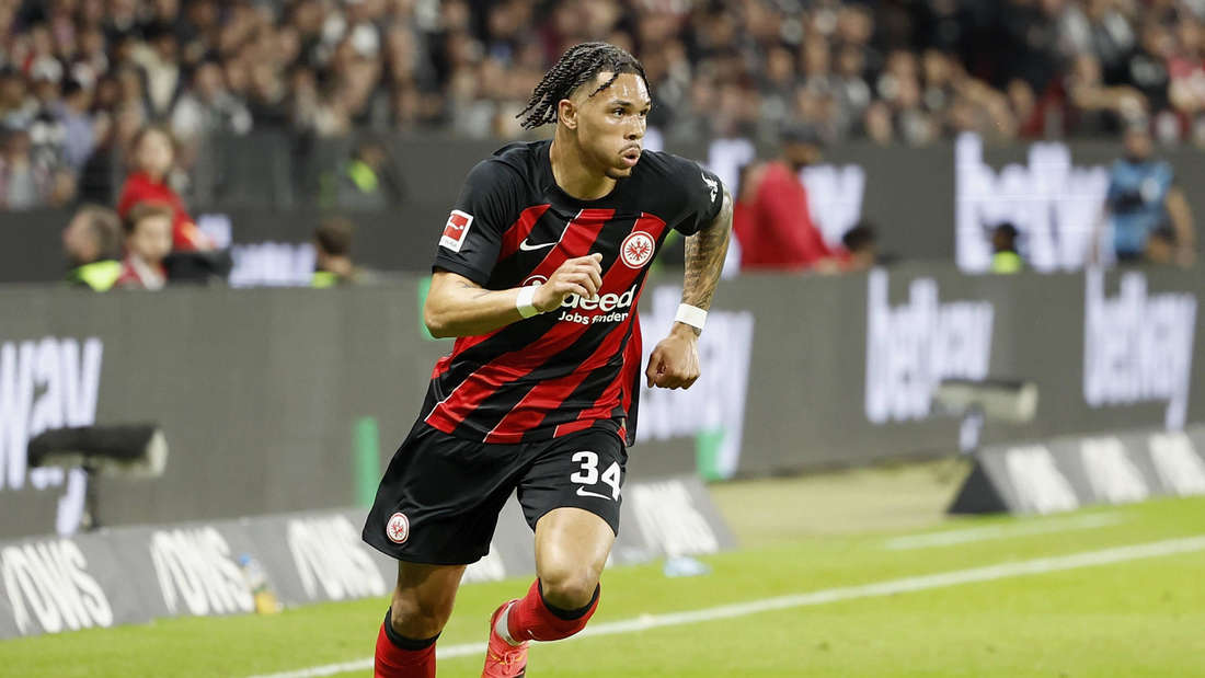 Nnamdi Collins renova com o Eintracht Frankfurt